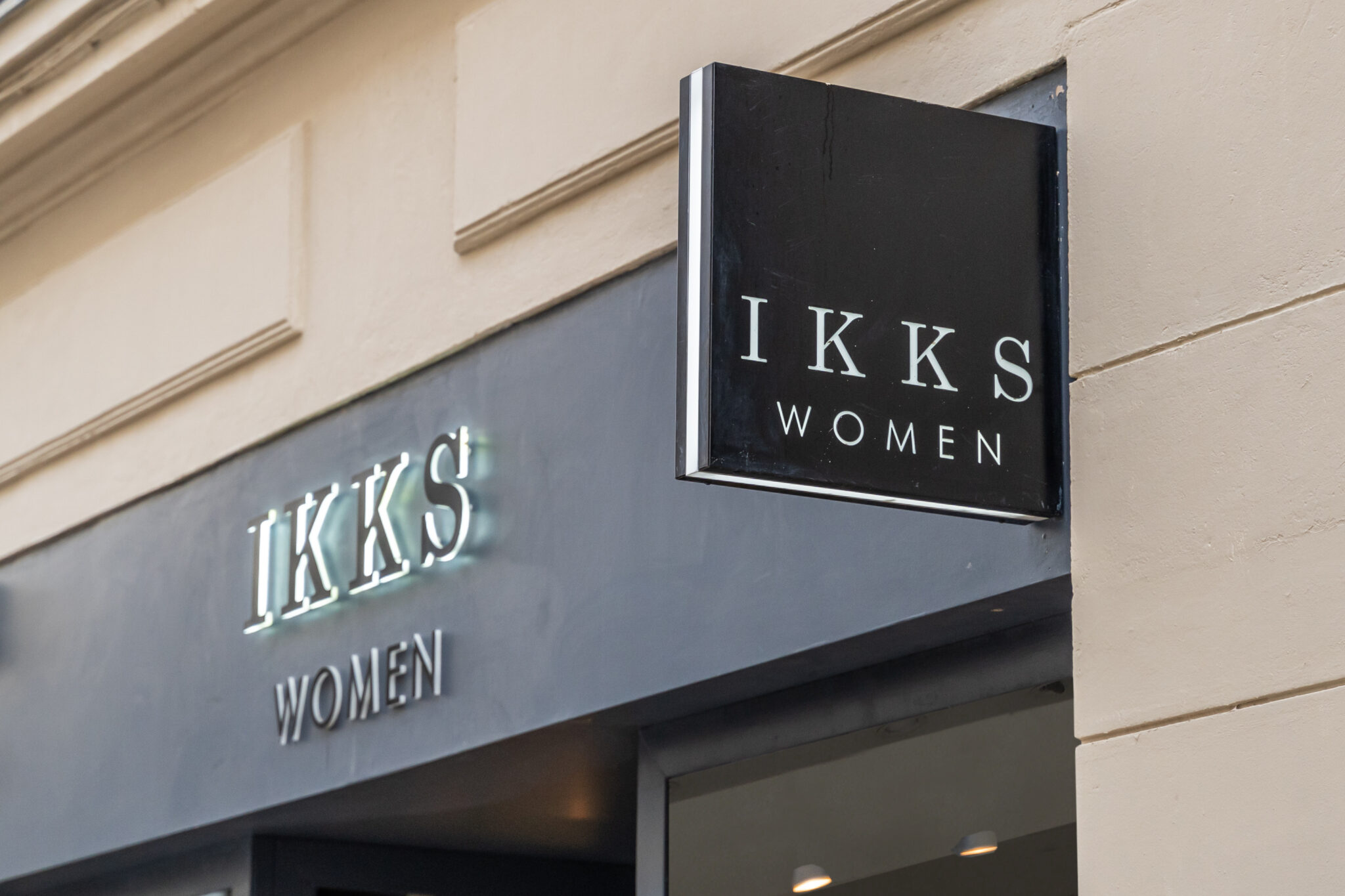Photographie de boutiques rénovées : IKKS et Myphotoagency